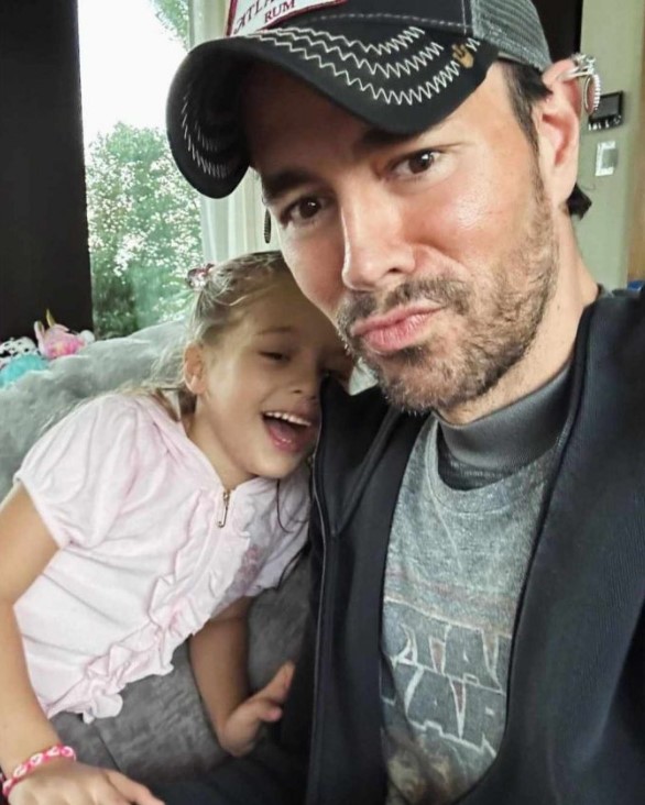 Anna Kournikova, 42 ans, a été vue dans un fauteuil roulant à côté de ...